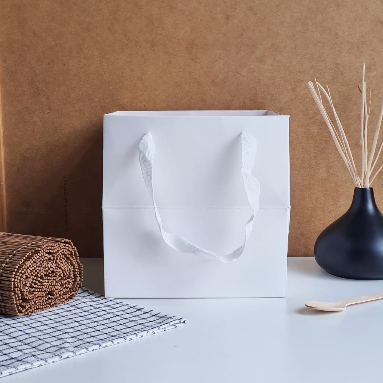 Goodboxpack, white paper bag, premium wide, 20 x 20 x 20 cm per pack of ...