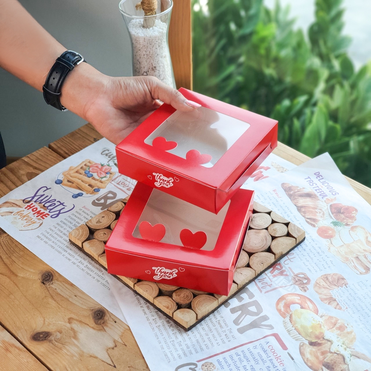 GoodBoxPack กล่องบราวนี่ 4 ชิ้น ฮาร์ทเชอรี่ แพ็คละ 20 ใบ | Makro PRO