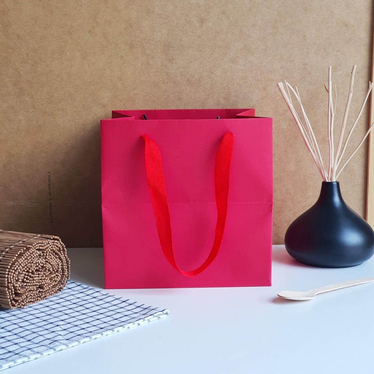 GoodBoxpack, a red premium paper bag 20 x 20 x 20 cm per pack of 10 ...